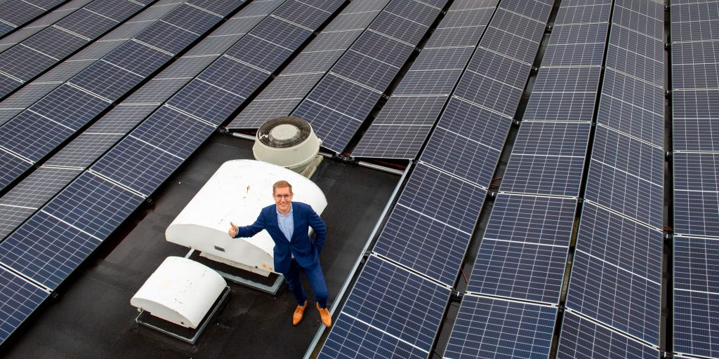 Verdrievoudiging aantal zonnepanelen in Rotterdam - Bouw en Uitvoering Verdrievoudiging aantal zonnepanelen in Rotterdam - Bouw en Uitvoering